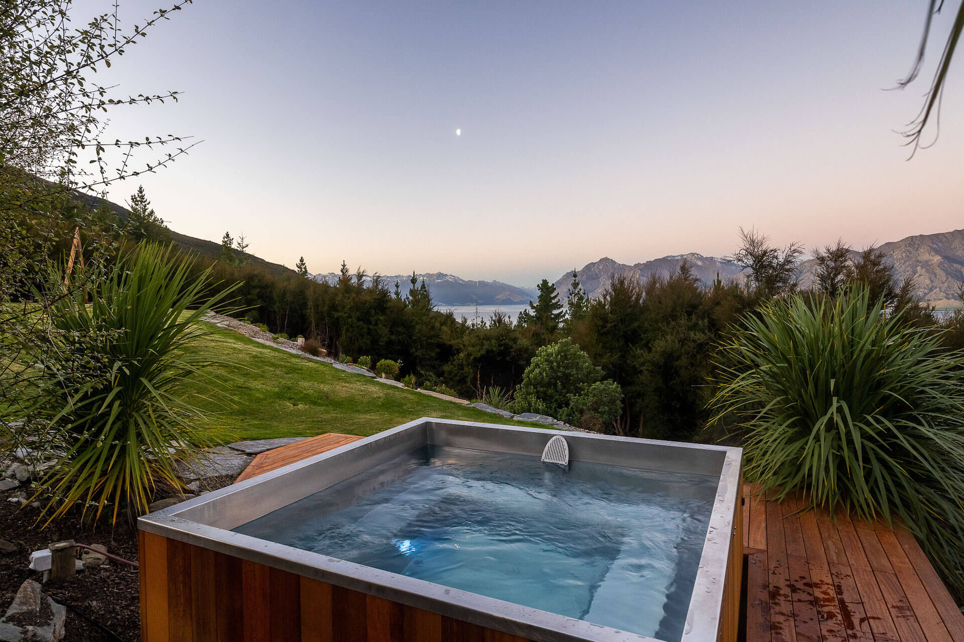 Luxury Mountain Vacation Retreat - Lake Hawea Views - Release NZ Wanaka ...