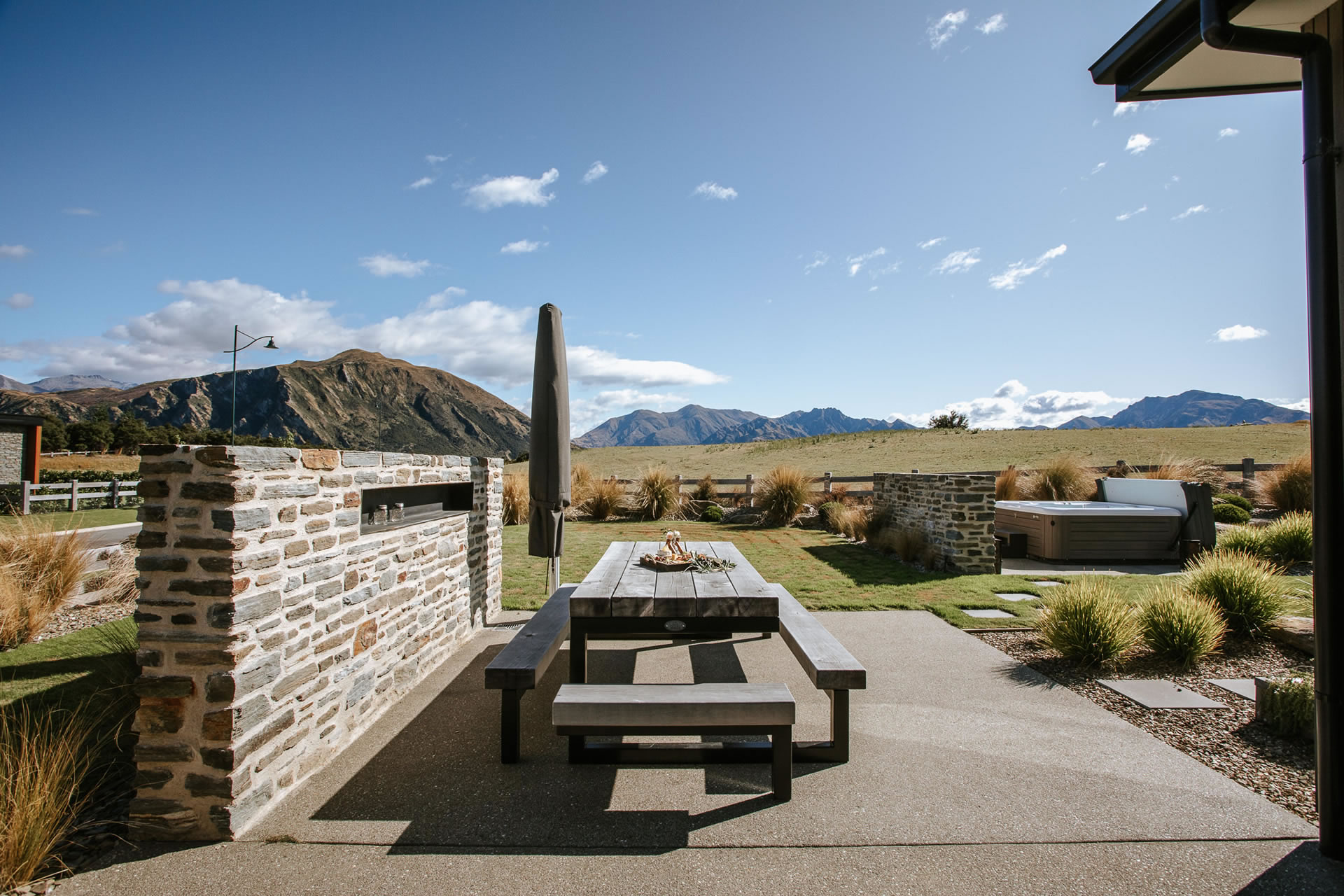 Luxury NZ Holiday Homes, Rentals - Bull Ridge Retreat - Release NZ ...