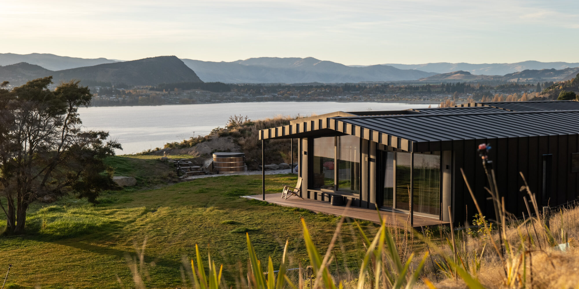 Roys Peak Farmhouse - lakeside private villa - Release NZ Wanaka Queenstown